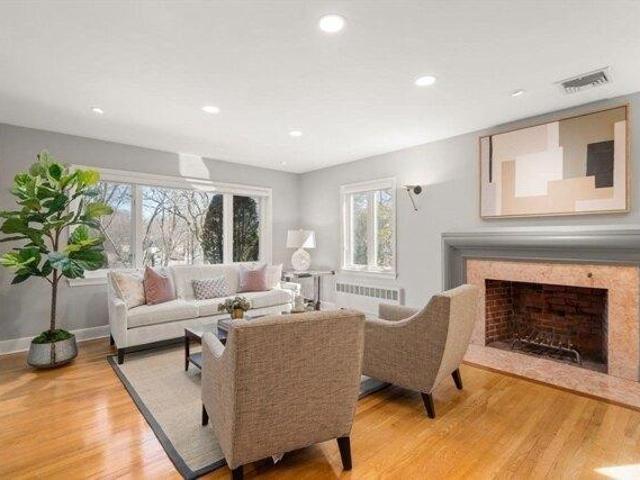 house with 4 bedroom, Brookline MA ES105228937