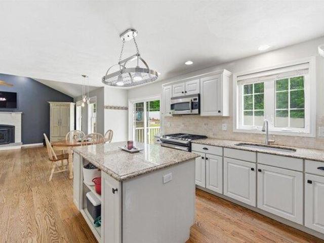 house with 4 bedroom, Brookline NH ES105123772