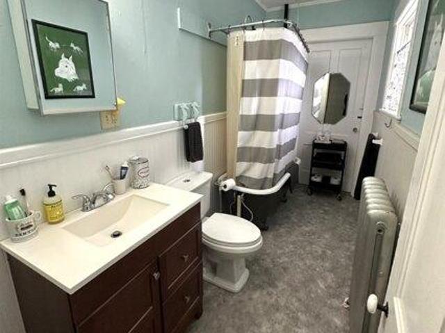 house with 4 bedroom, Brattleboro VT ES104512739