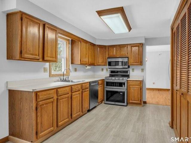 house with 4 bedroom, Branford CT DLS102030278