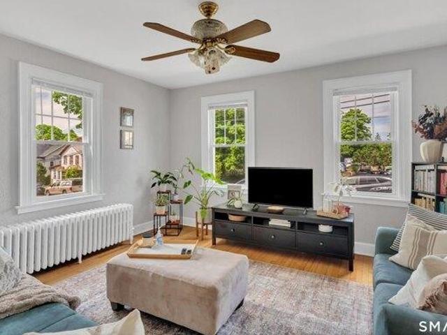 house with 4 bedroom, Branford CT DLS103101322