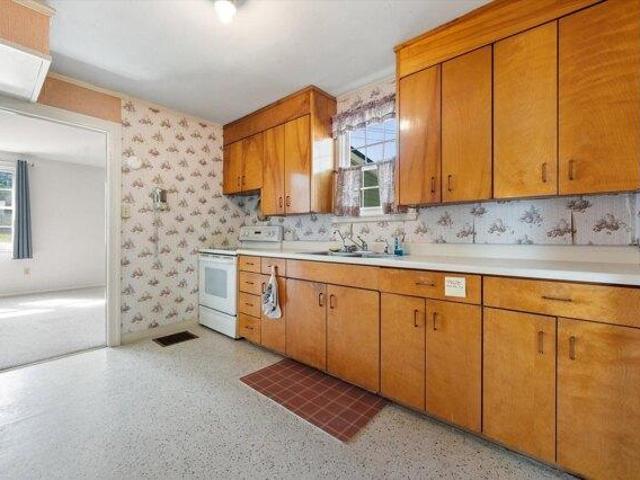 house with 4 bedroom, Brewer ME ES105093589
