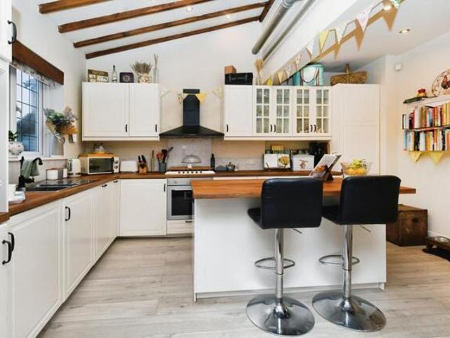 House With 4 Bedroom Brentwood Essex DS88084049