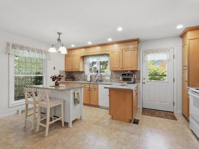 house with 4 bedroom, Bridgewater MA ES104188164