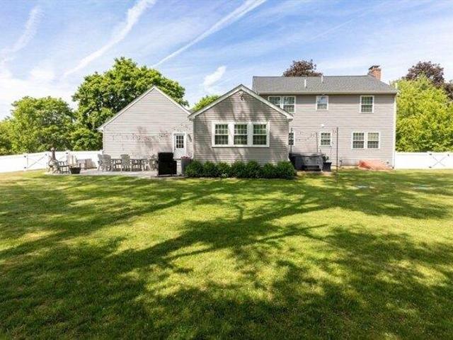 house with 4 bedroom, Bridgewater MA ES105109494