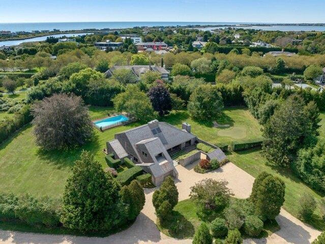 house with 4 bedroom, Bridgehampton NY DLS89407941