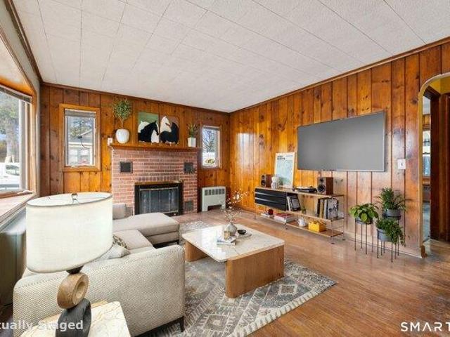 house with 4 bedroom, Bridgeport CT DLS101631458