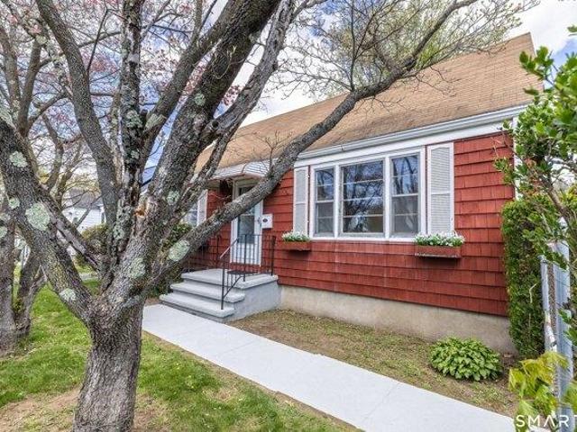 house with 4 bedroom, Bridgeport CT DLS102154724