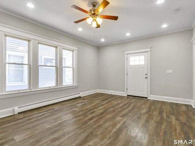 house with 4 bedroom, Bridgeport CT DLS102255469
