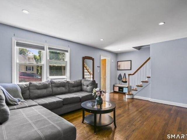 house with 4 bedroom, Bridgeport CT DLS102775470