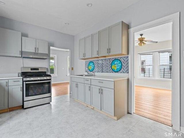 house with 4 bedroom, Bridgeport CT DS104297051