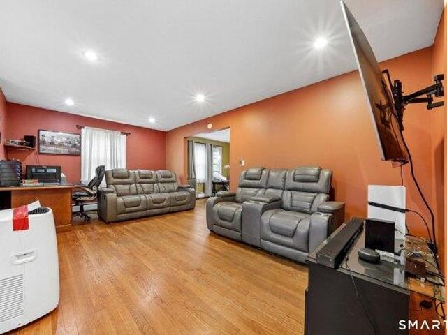 house with 4 bedroom, Bridgeport CT DS104480949