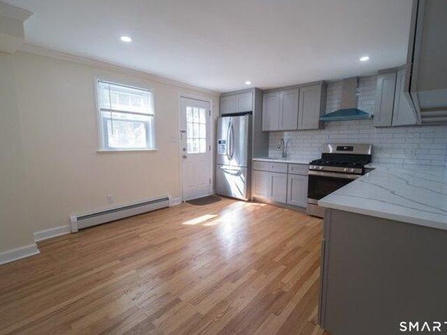 house with 4 bedroom, Bridgeport CT ES104331979