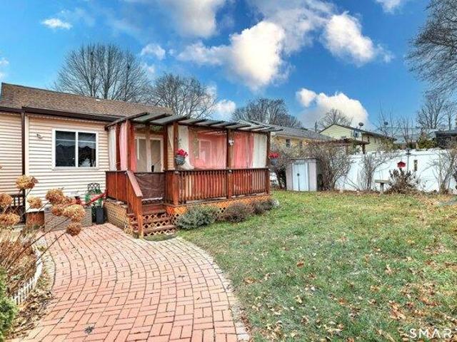 house with 4 bedroom, Bridgeport CT ES104332572
