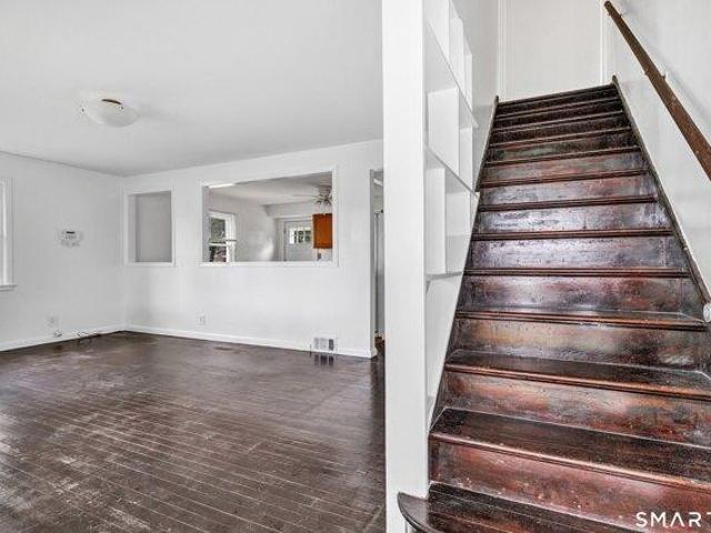 house with 4 bedroom, Bridgeport CT ES104375326