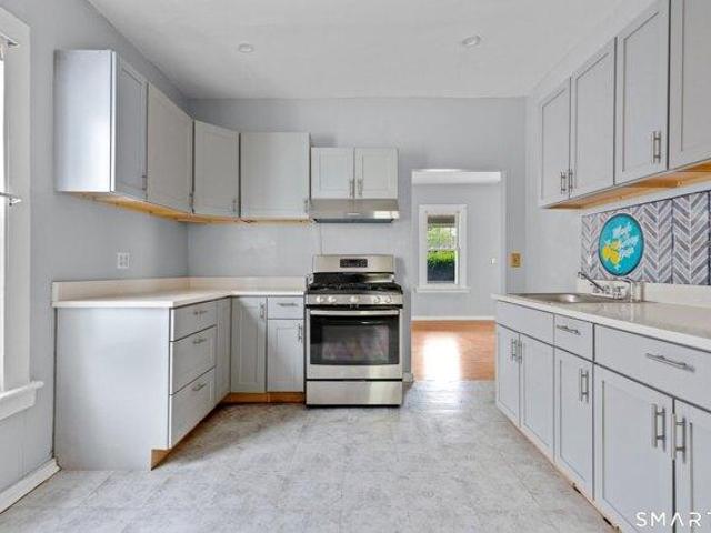 house with 4 bedroom, Bridgeport CT ES104511541