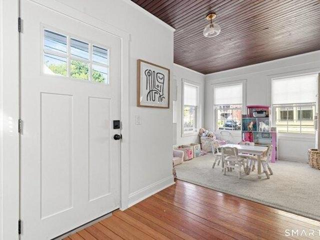 house with 4 bedroom, Bridgeport CT ES104835019
