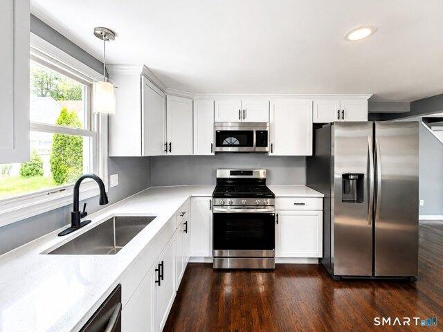 house with 4 bedroom, Bridgeport CT ES104831253