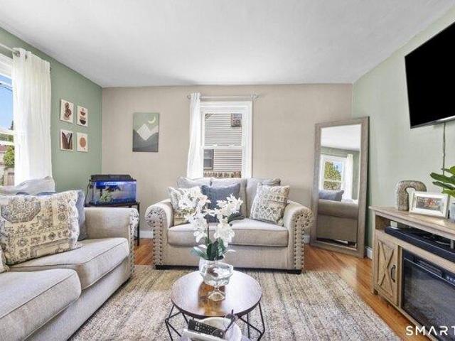 house with 4 bedroom, Bridgeport CT ES104869353