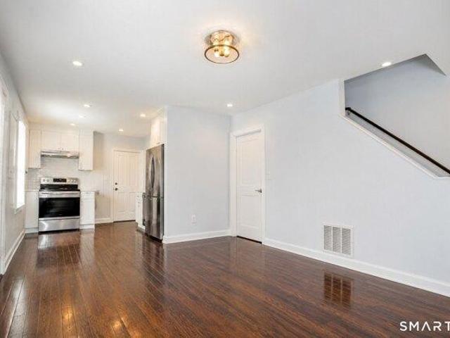 house with 4 bedroom, Bridgeport CT ES104869527