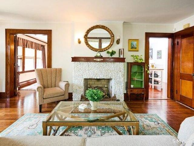 house with 4 bedroom, Bridgeport CT ES105124441