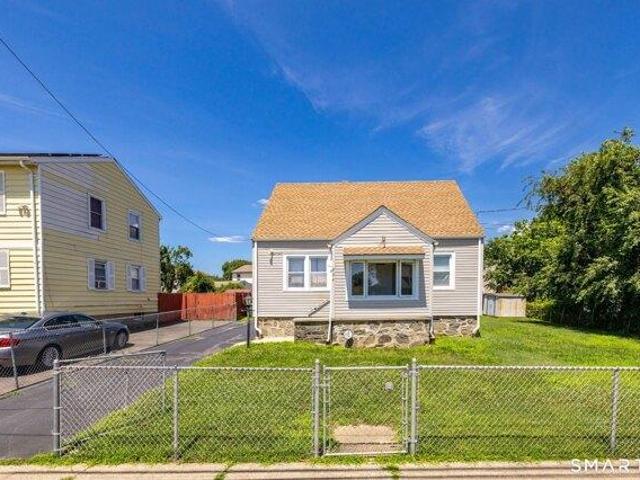 house with 4 bedroom, Bridgeport CT ES105126104