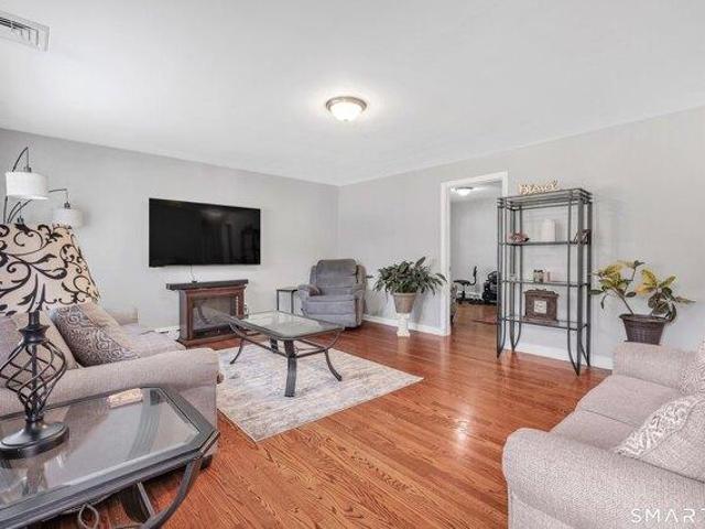 house with 4 bedroom, Bridgeport CT ES105144187