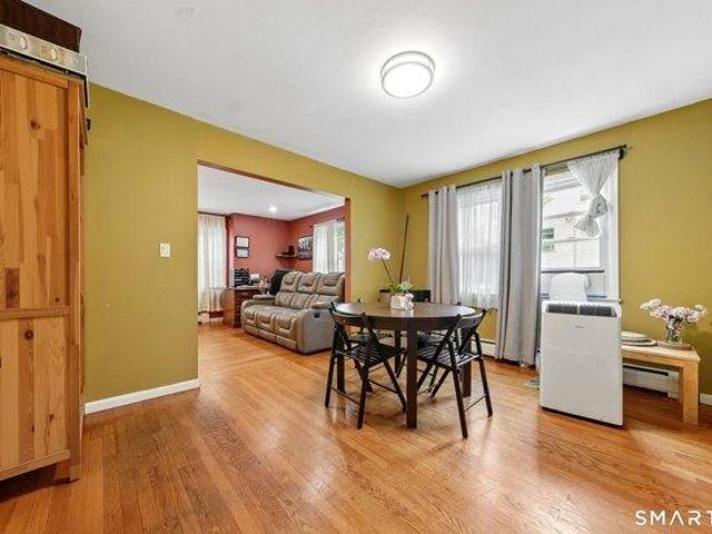 house with 4 bedroom, Bridgeport CT ES105143138