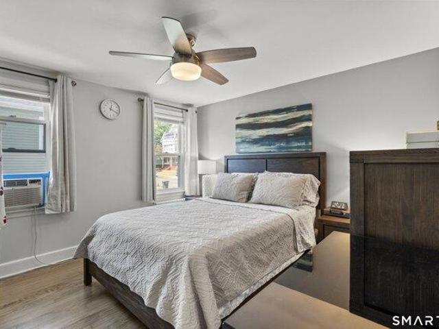 house with 4 bedroom, Bridgeport CT ES105155709