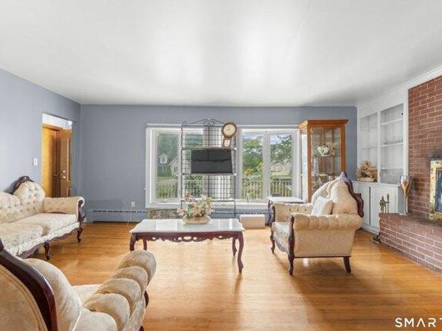 house with 4 bedroom, Bridgeport CT ES105159956