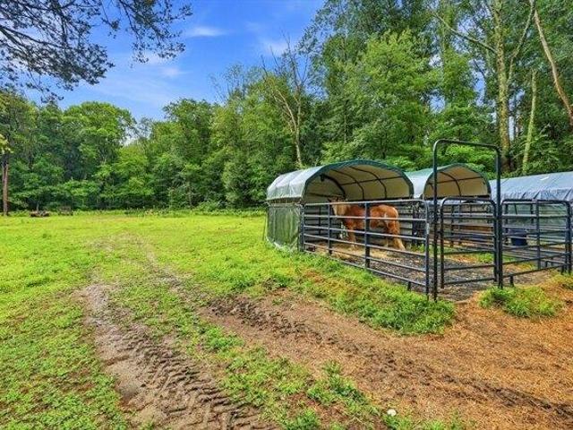 house with 4 bedroom, Brimfield MA ES104920503