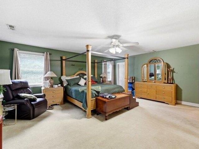 house with 4 bedroom, Brimfield MA ES105143673
