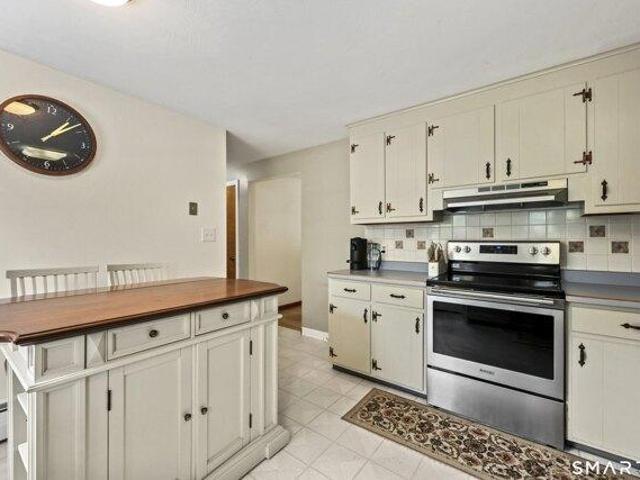 house with 4 bedroom, Bristol CT DS103185985