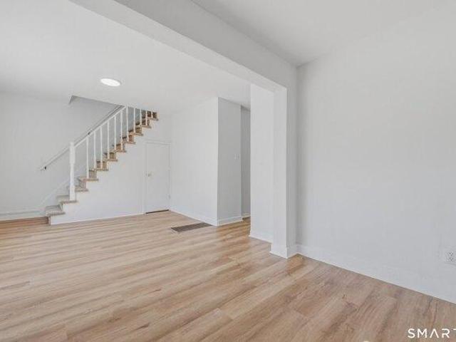 house with 4 bedroom, Bristol CT ES104237264