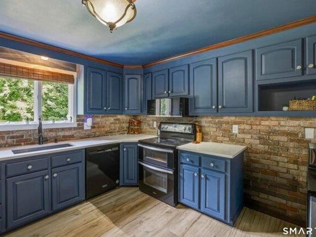 house with 4 bedroom, Bristol CT ES105115264
