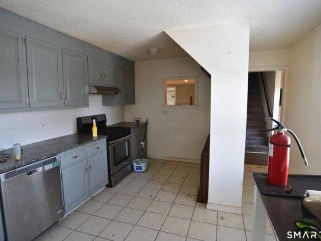 house with 4 bedroom, Bristol CT ES105113029