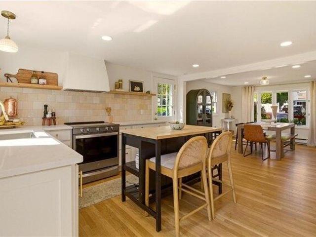 house with 4 bedroom, Bristol RI DLS102317754