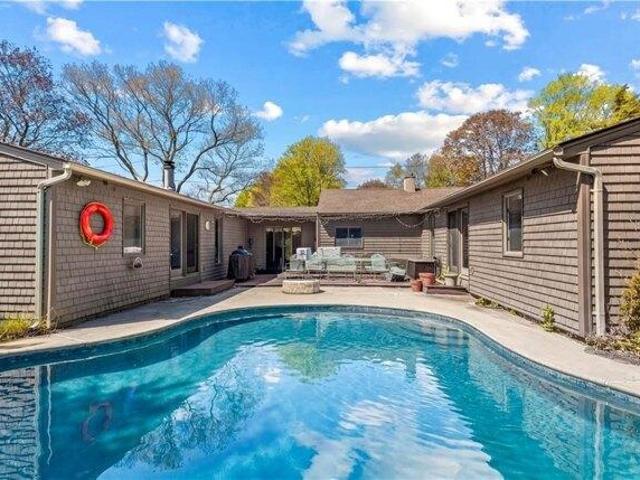 house with 4 bedroom, Bristol RI DLS103127479
