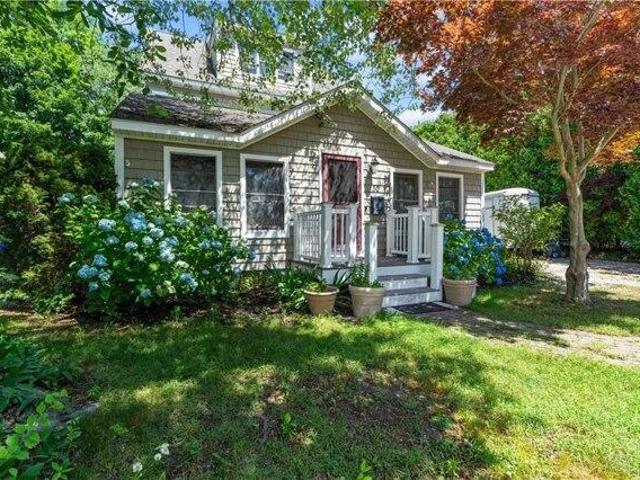 house with 4 bedroom, Bristol RI DS104265210