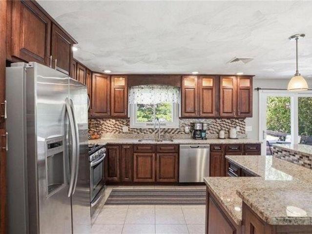 house with 4 bedroom, Bristol RI DS102708020