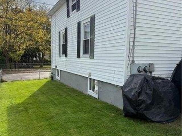 house with 4 bedroom, Bristol RI ES104149827