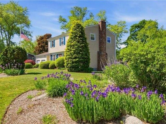 house with 4 bedroom, Bristol RI ES104443672