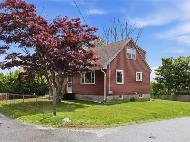 house with 4 bedroom, Bristol RI ES105080848