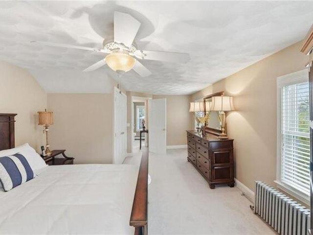 house with 4 bedroom, Bristol RI ES105081861