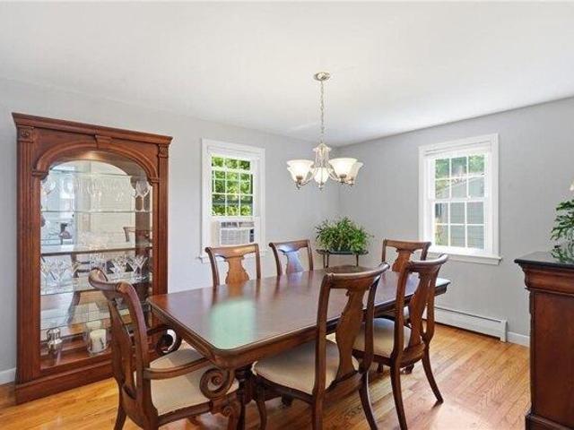 house with 4 bedroom, Bristol RI ES105106057