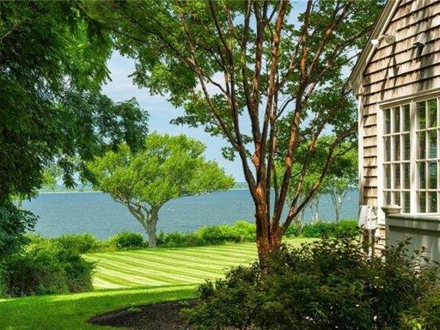 house with 4 bedroom, Bristol RI ES105229996