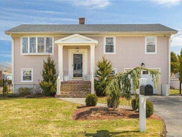 house with 4 bedroom, Bristol RI ES103037595