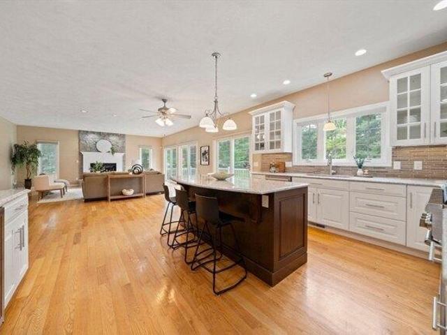 house with 4 bedroom, Burlington MA DLS102671227