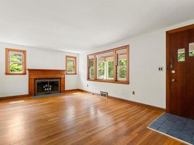 house with 4 bedroom, Burlington MA ES104920891