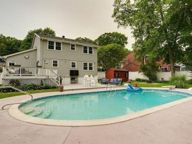 house with 4 bedroom, Burlington MA ES105041217